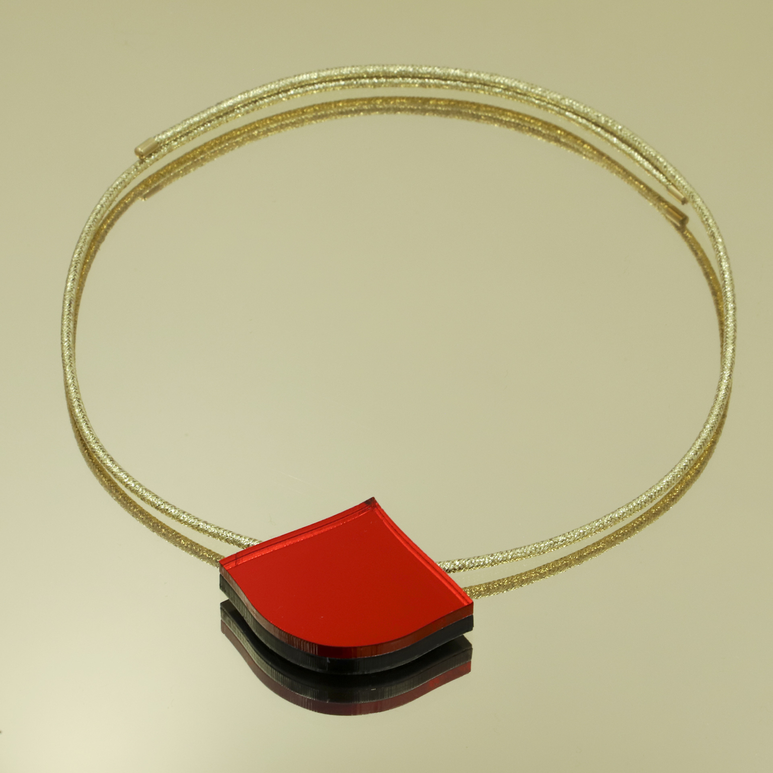 EL COLLAR MÁGICO Y EL PÉNDULO ROJO - papiroga